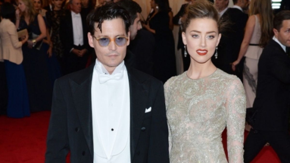 Depp, Douglas, Hefner: Diese Promi-Männer stehen auf (deutlich) jüngere ...