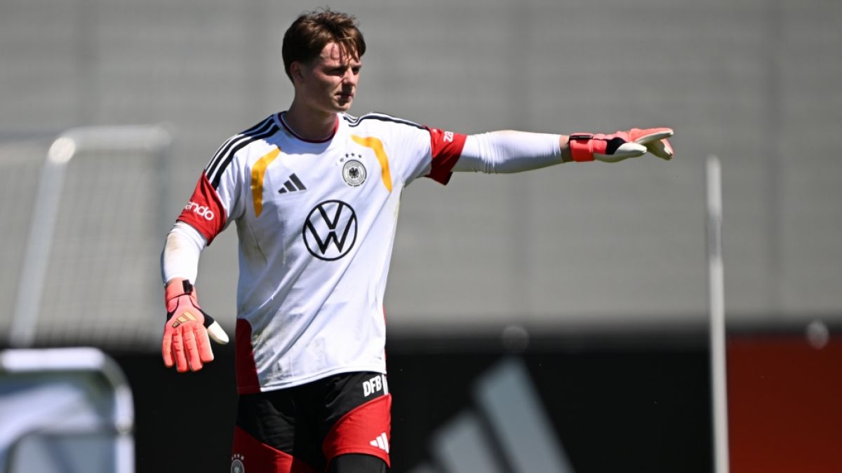 Jonas Urbig privat: So lebt der junge Torwart des FC Bayern abseits des ...