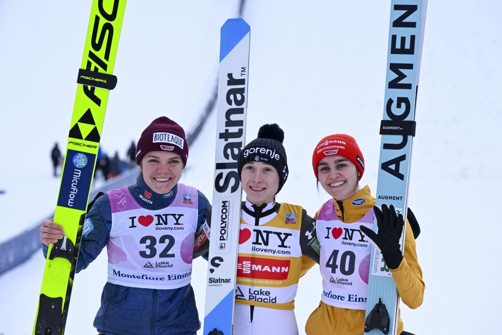 Skisprung-Weltcup der Damen 2024/25: Skispringerin Prevc schafft Rekord - Freitag Zweite | news.de
