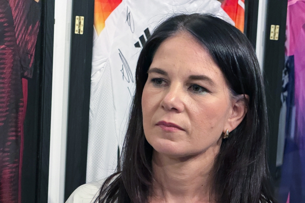 Annalena Baerbock Baerbock Geht Auf Die FIFA Los WM Zoff Sorgt F r