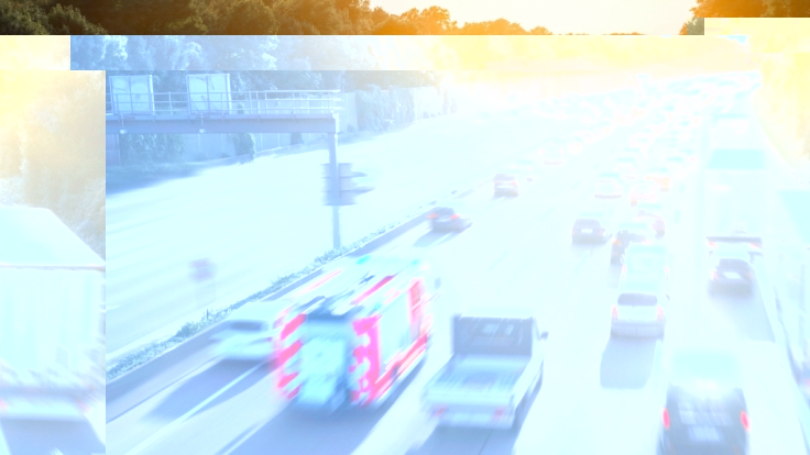 Unfall-Drama auf der A3 bei Regensburg: Auto rast auf Lkw! Vier Tote bei Horror-Crash | news.de